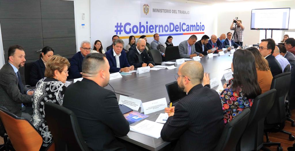 Salario mínimo: Centrales obreras piden aumento del 20% | RCN Radio Salario mínimo: Centrales obreras piden aumento del 20% | RCN Radio