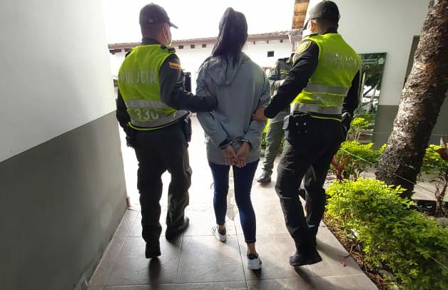 En Girón (Santander), capturan a mujer que le arrojó ácido a menor ... En Girón (Santander), capturan a mujer que le arrojó ácido a menor ...
