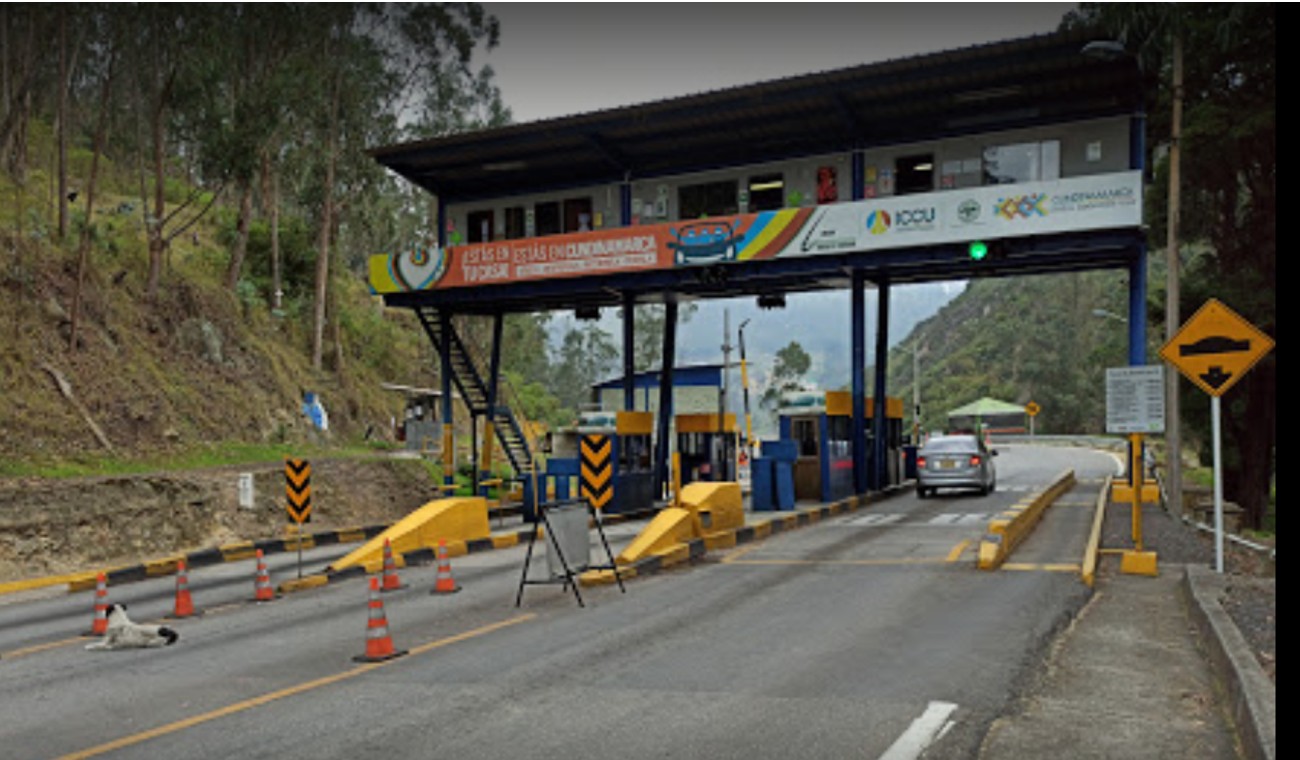 Salto Del Tequendama Carro Con Cuatro Personas A Bordo Cayó Al Vacío