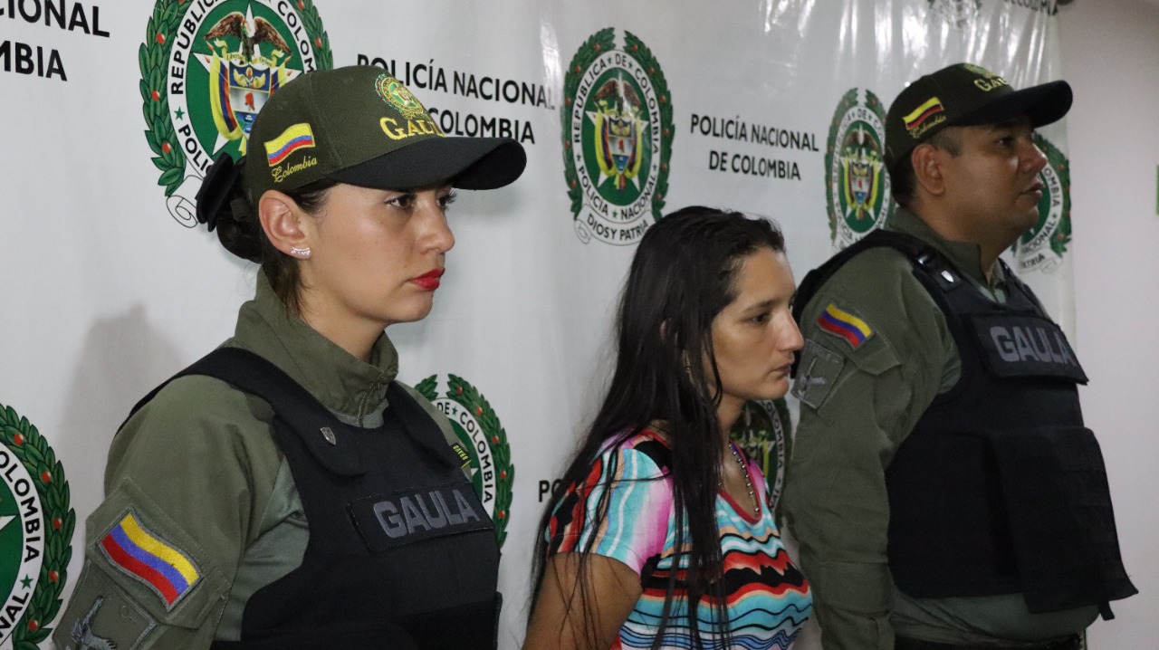 Neiva: Capturan a una mujer cuando extorsionaba a un contratista | RCN ... Neiva: Capturan a una mujer cuando extorsionaba a un contratista | RCN ...