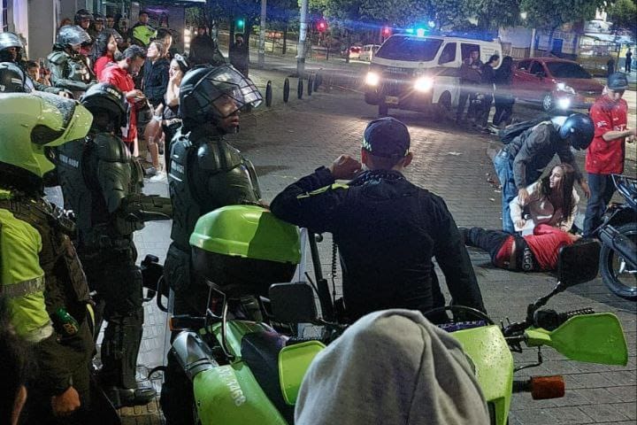 Pelea De Hinchas Dim Y Nacional Deja Dos Muertos Y 14 Heridos Rcn Radio