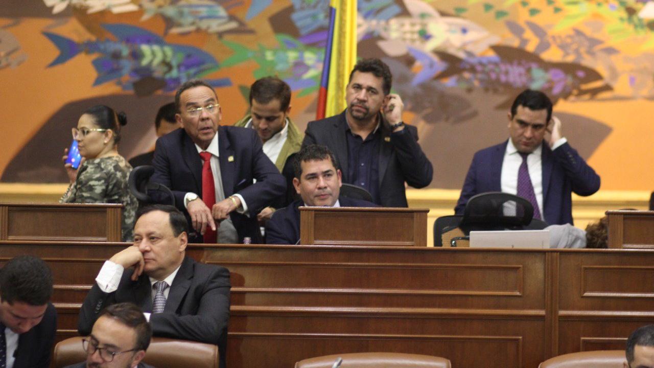Mico Uribista En Ley De Orden Público