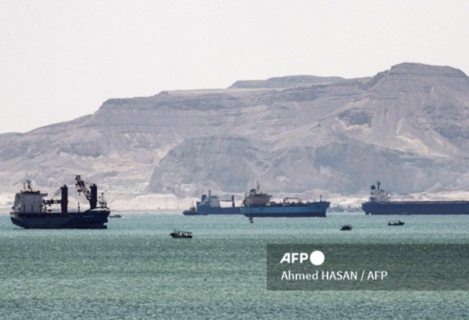 Canal De Suez Tras Seis Días De Bloqueo 437 Barcos Esperan Cruzar Rcn Radio